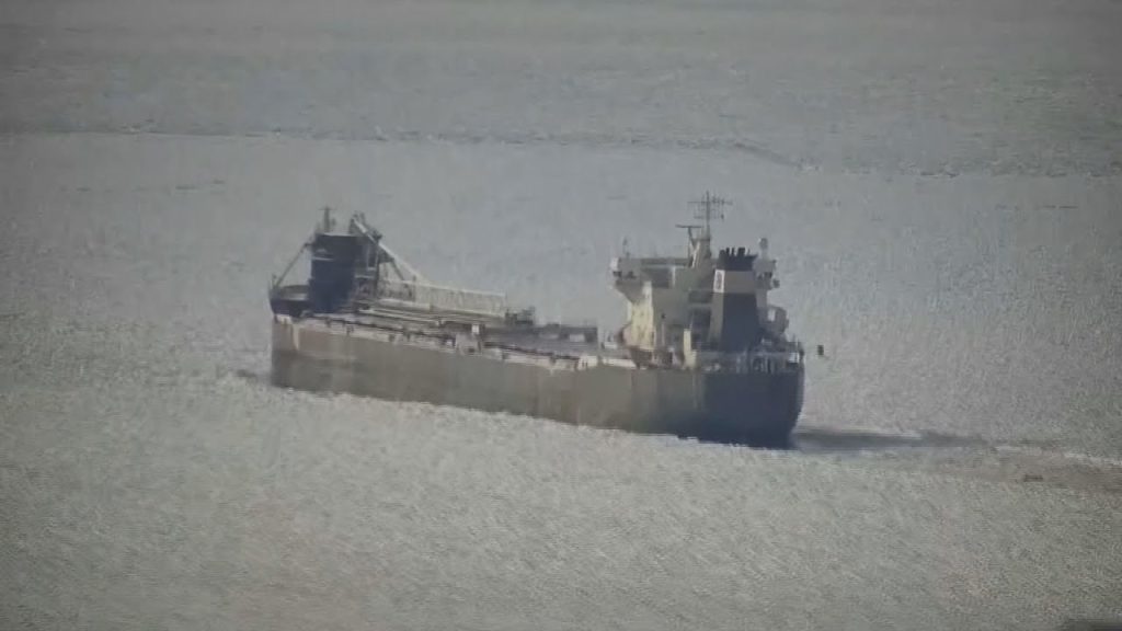 Freight Ship Stuck in Buffalo Waters Due To Thick Ice Has 17 People ...